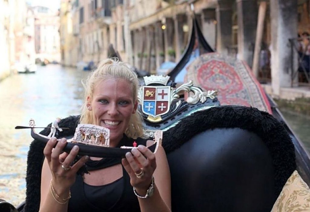 La primera mujer gondolera de Venecia