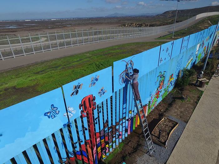Mural de la Hermandad: pintado por artistas a ambos lados de la frontera